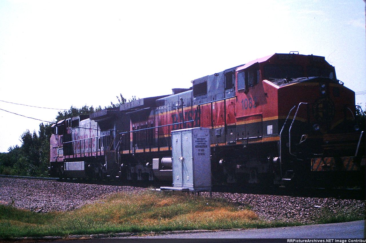 BNSF 1082